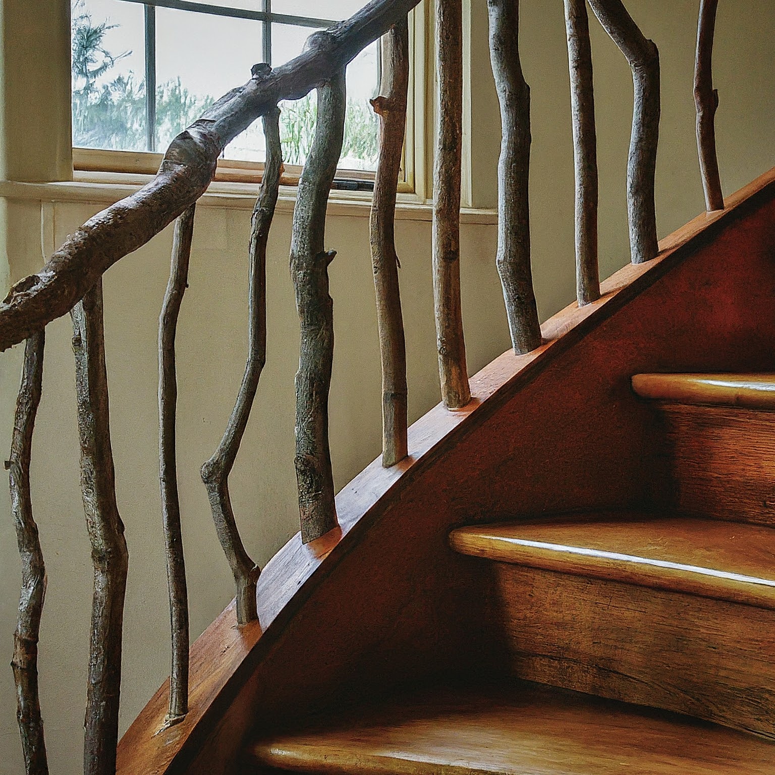 Modern Staircase Railing Ideas: Beyond Traditional Spindles